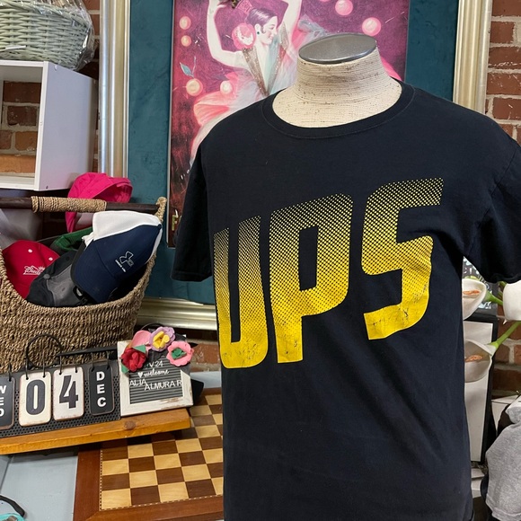 ups | Shirts | Rare Mens Ups Black Yellow T Shirt Size M | Poshmark